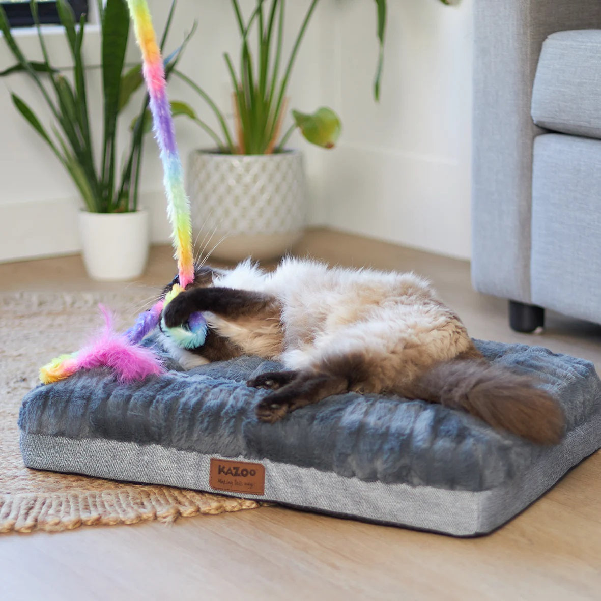 Kazoo Fluffy Rainbow Tail Cat Toy